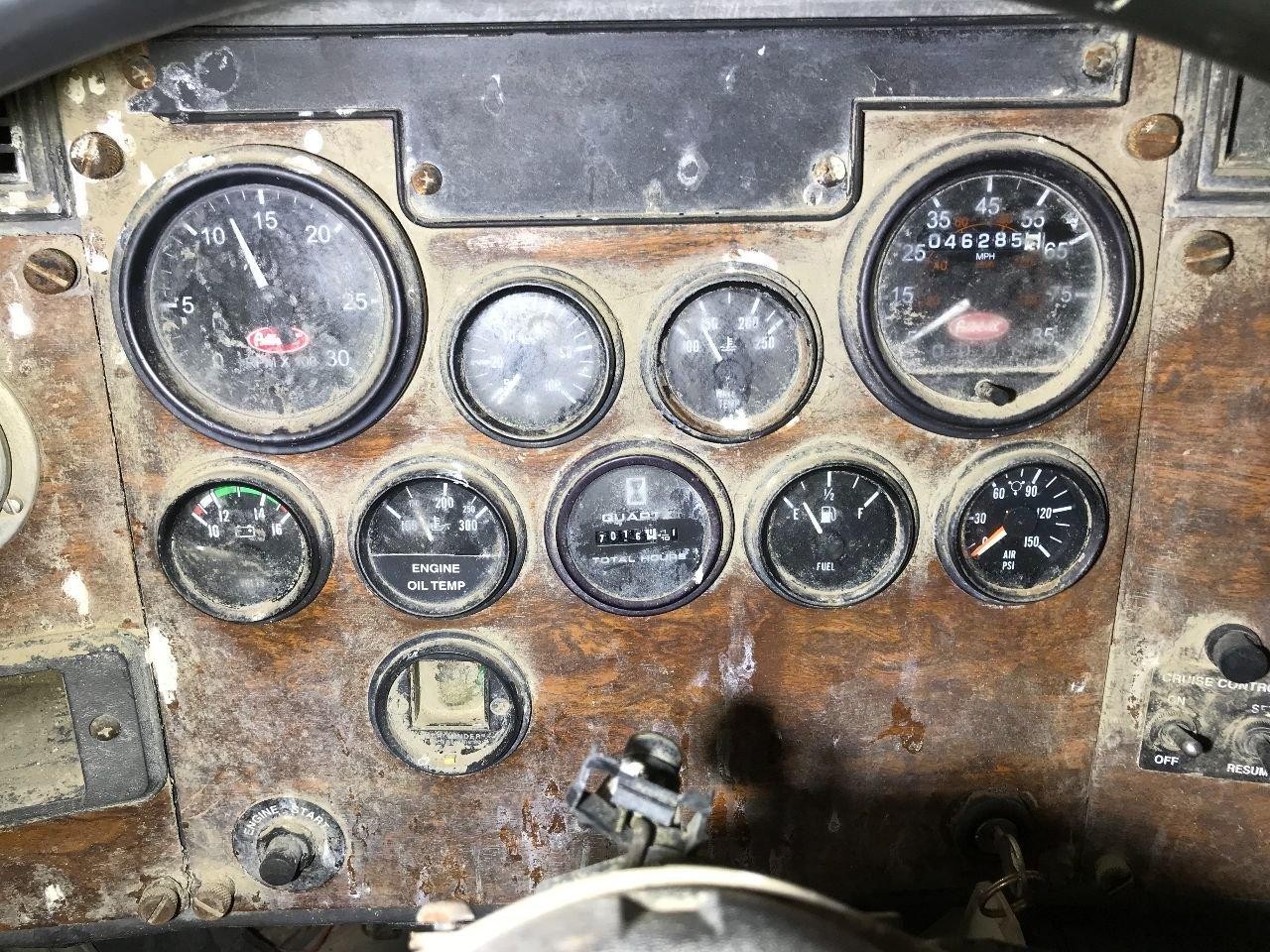 Peterbilt 357 Speedometer Instrument Cluster for Sale