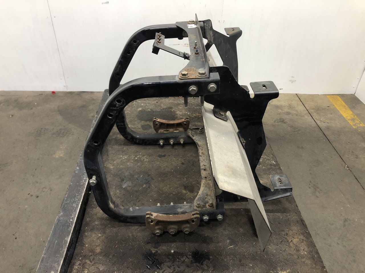 D4900-2010 | Kenworth T680 Brackets, Misc for Sale