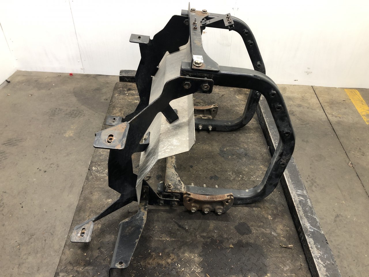 D4900-2010 | Kenworth T680 Brackets, Misc for Sale