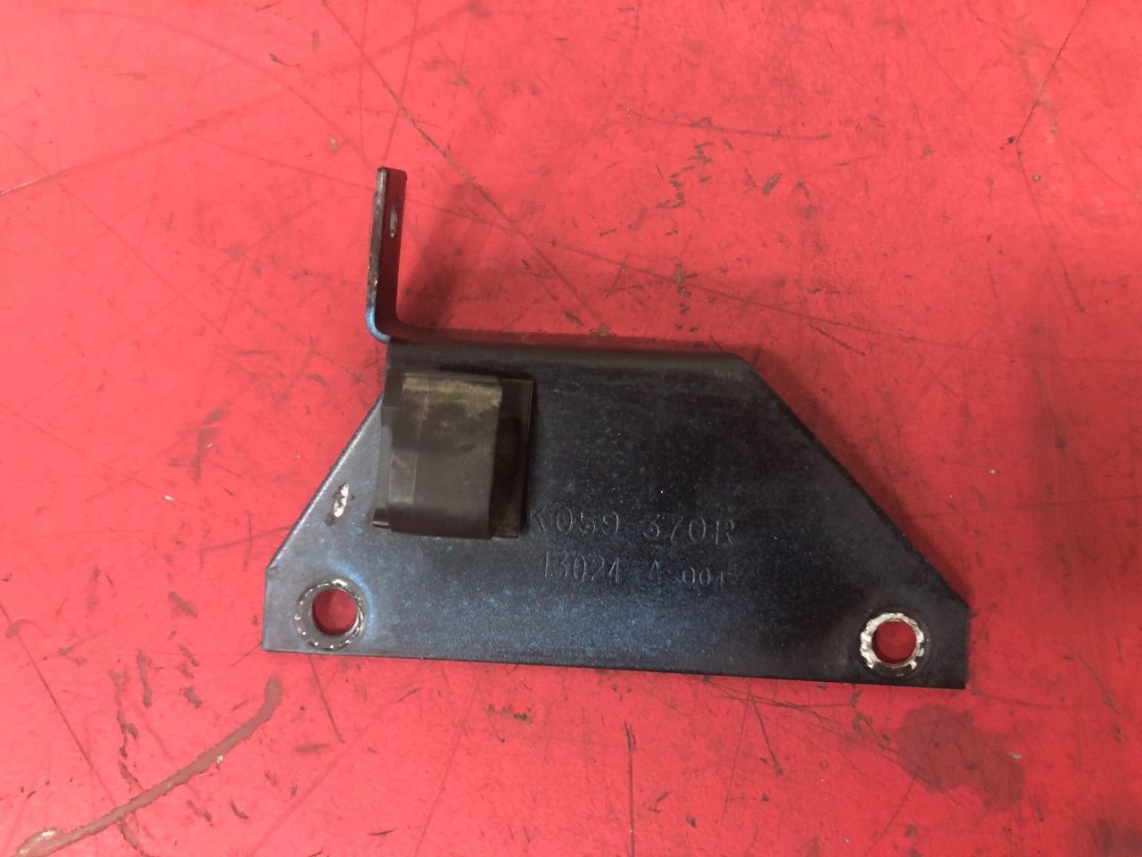 K059-370R | Kenworth T800 Brackets, Misc for Sale