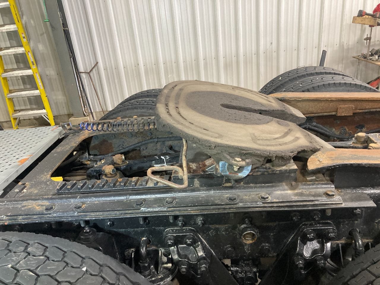 AA6LWBB25012 | Holland FW8 Fifth Wheel for Sale