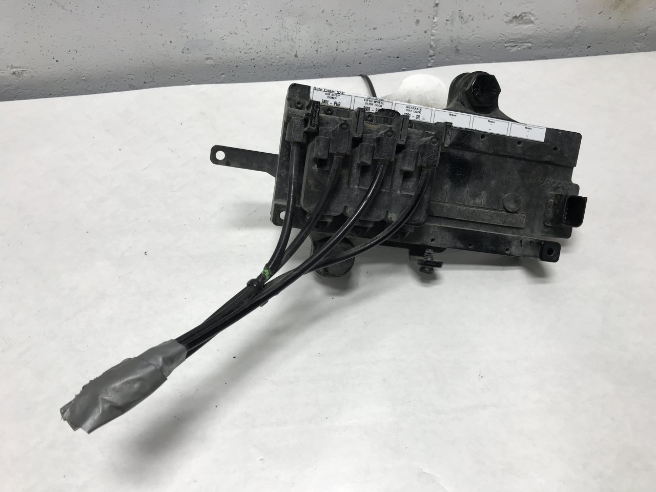 G90-1266-131-A | Paccar G90-6083 Air Valve for Sale