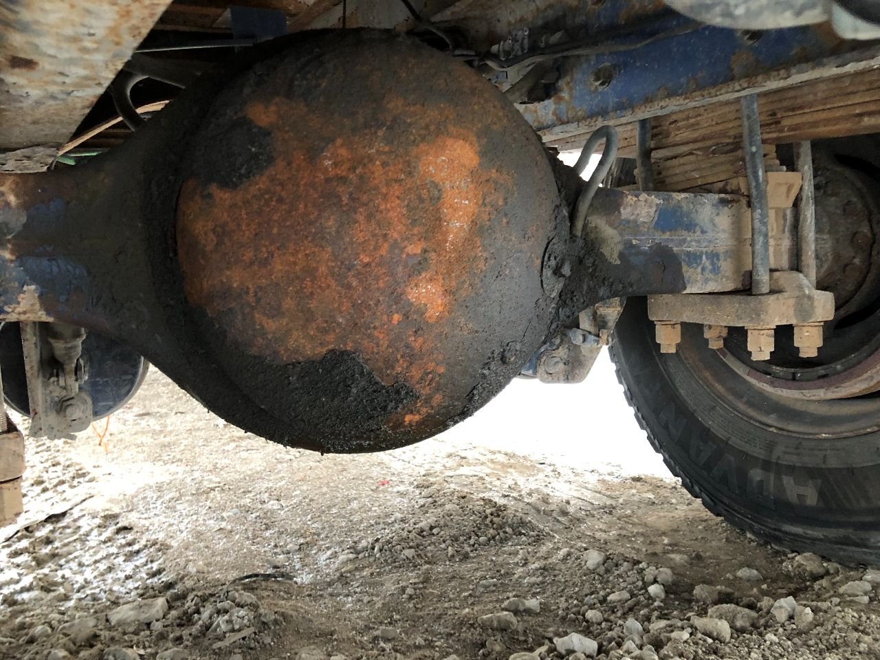 NO TAG | Eaton 21060S Axle Housing (Rear) for Sale