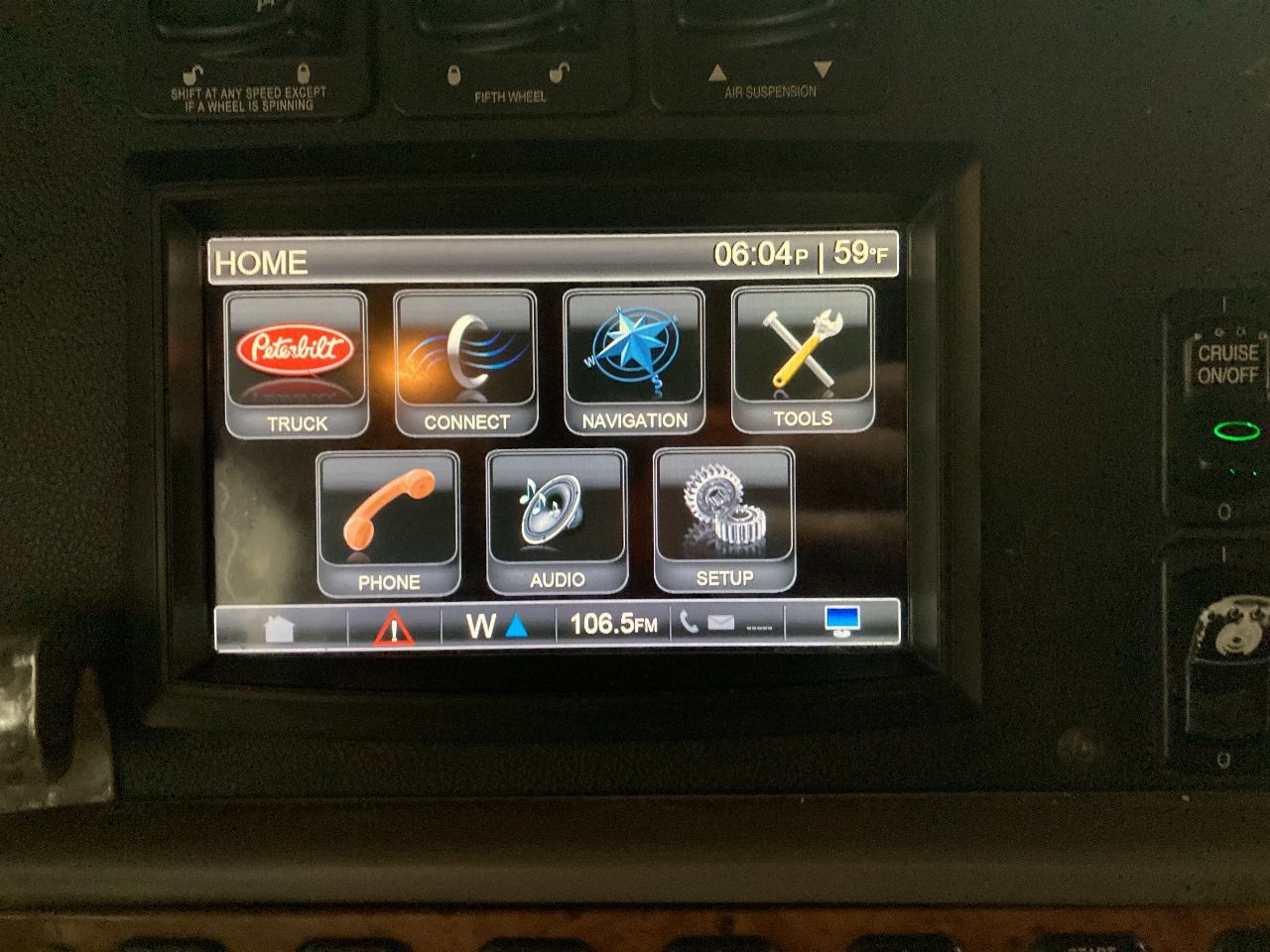 Q27-6050 | Peterbilt 587 A/V Equipment (Radio) for Sale