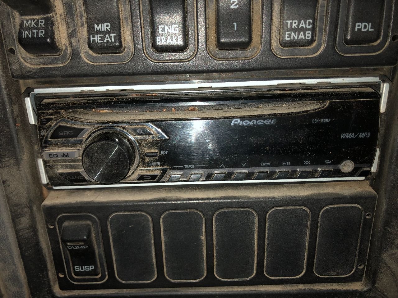 DEH 150MP | International 8600 A/V Equipment (Radio) for Sale