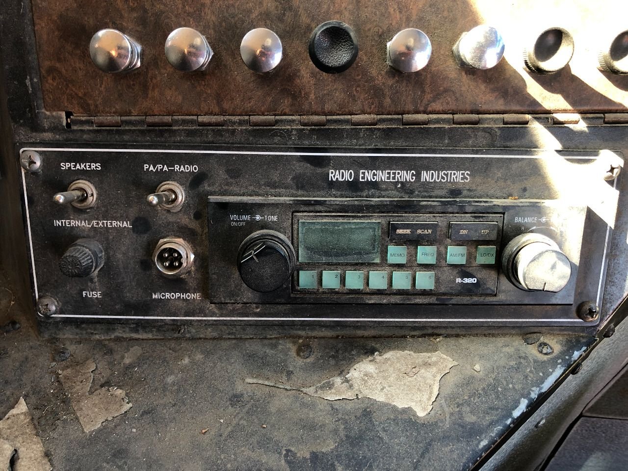 Ford B700 A/V Equipment (Radio) for Sale