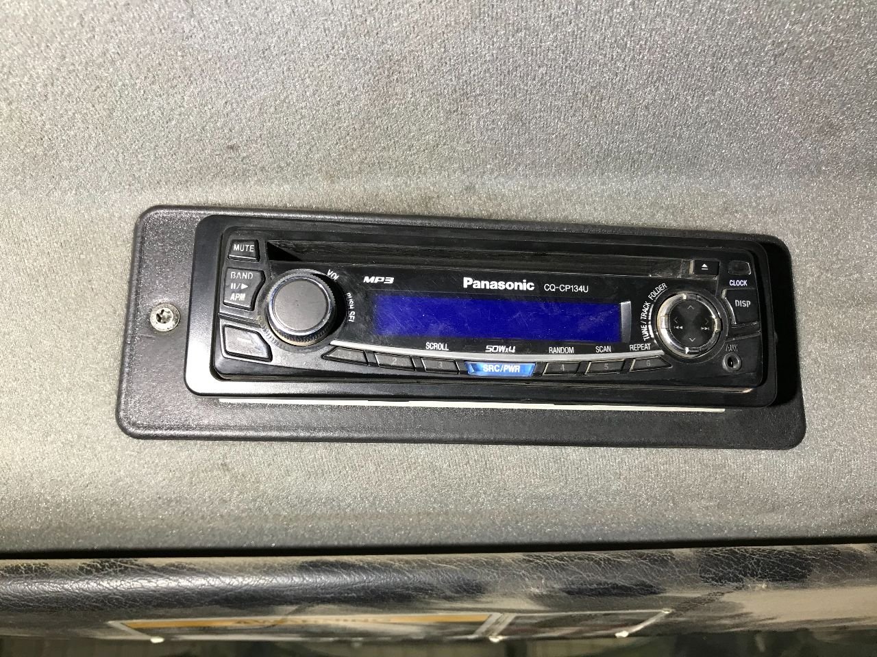 CQCO134U | Mack CL600 A/V Equipment (Radio) for Sale