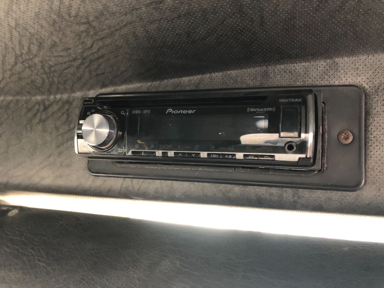 Mack CL600 A/V Equipment (Radio) for Sale