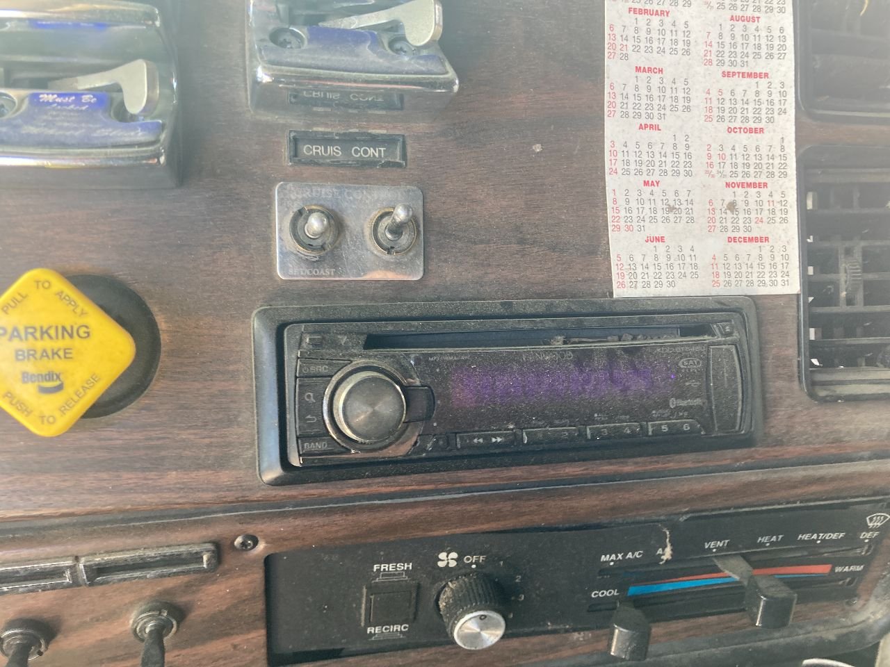 1070459 | Freightliner CLASSIC XL A/V Equipment (Radio) for Sale