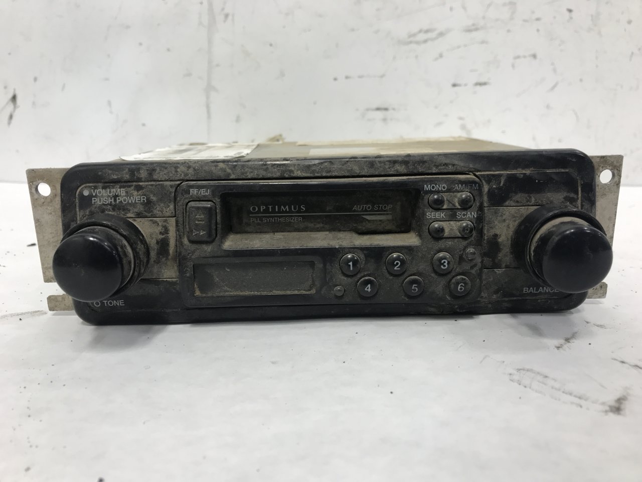 12-2003 | Freightliner FLC112 A/V Equipment (Radio) for Sale