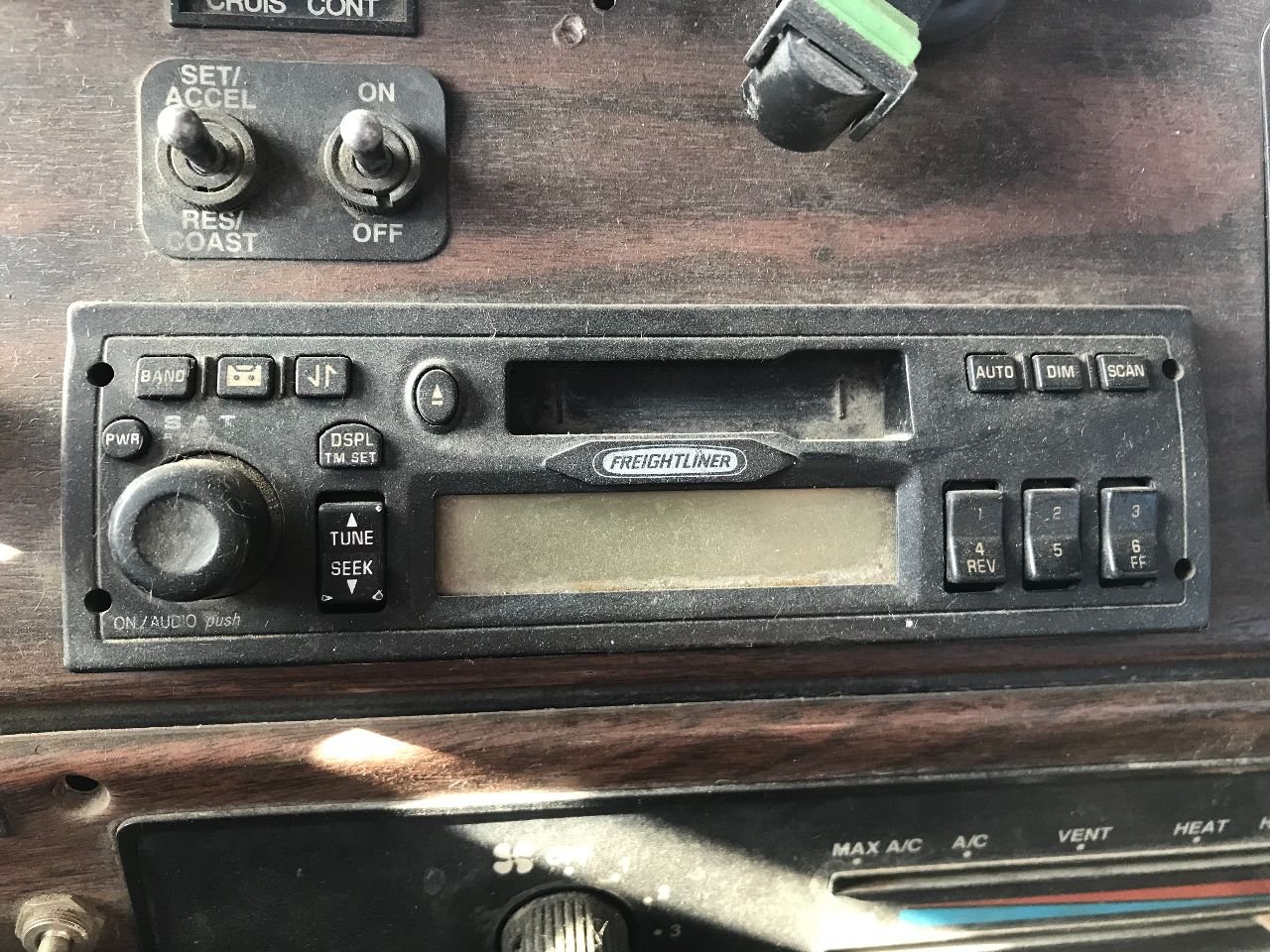 Freightliner FLD120SD A/V Equipment (Radio) for Sale
