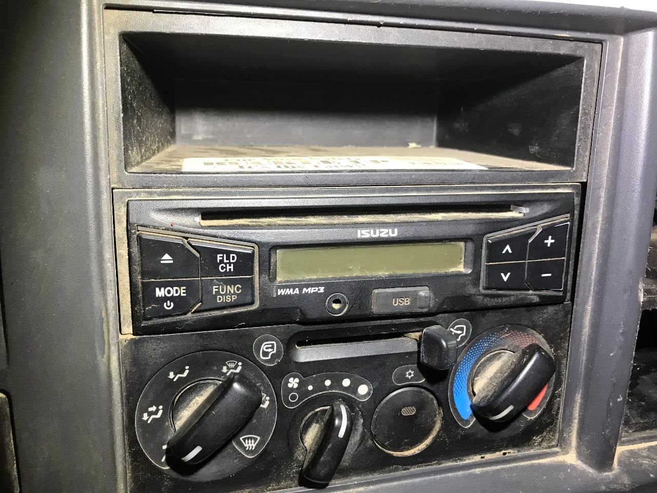 898241 4240 | Isuzu NPR A/V Equipment (Radio) for Sale