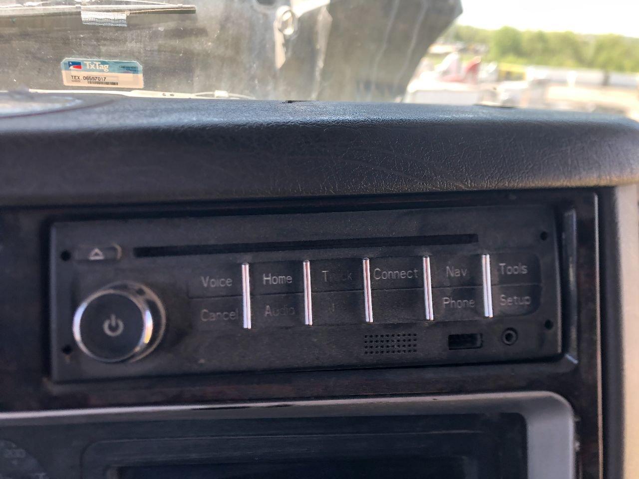 Q28-6027-210060 | Kenworth T660 A/V Equipment (Radio) for Sale