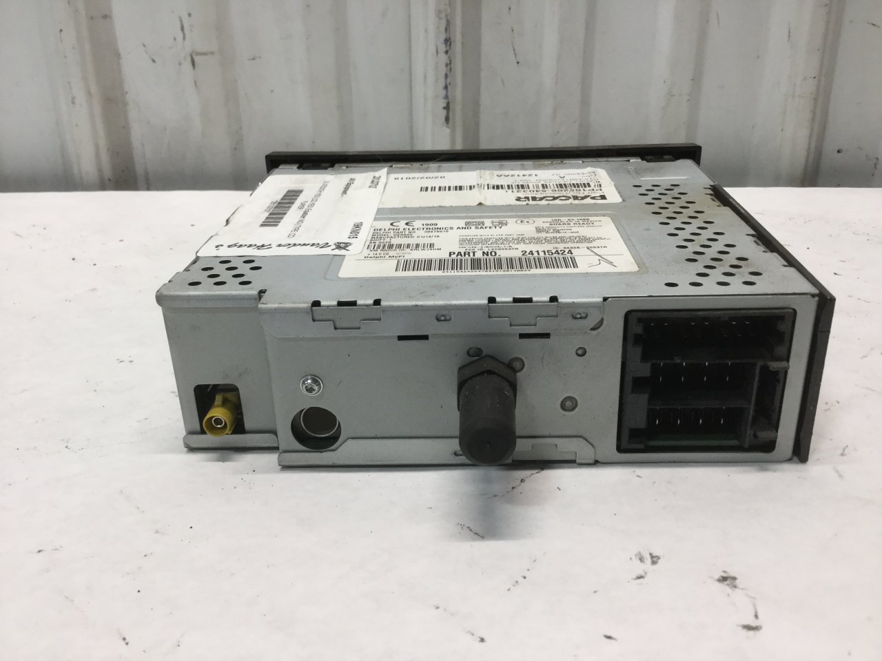 24115421 | Kenworth T680 A/V Equipment (Radio) for Sale