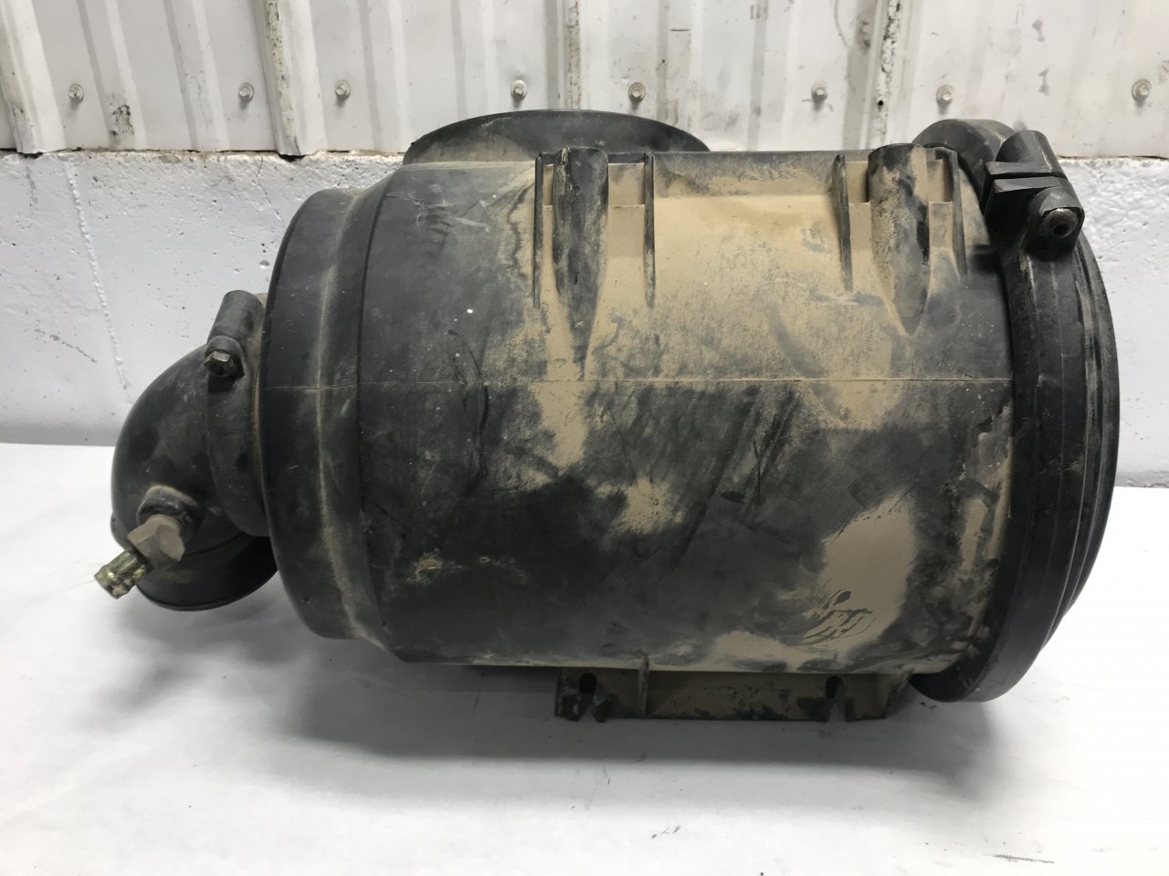 1661755C91 | International 8100 Air Cleaner for Sale