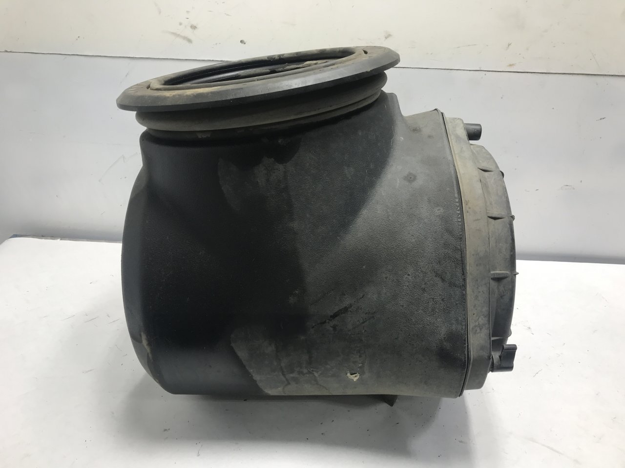 P533284 | Ford A9522 Air Cleaner for Sale