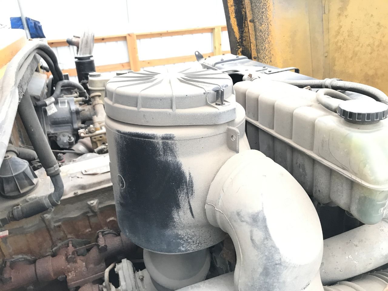 GMC B7000 Air Cleaner for Sale