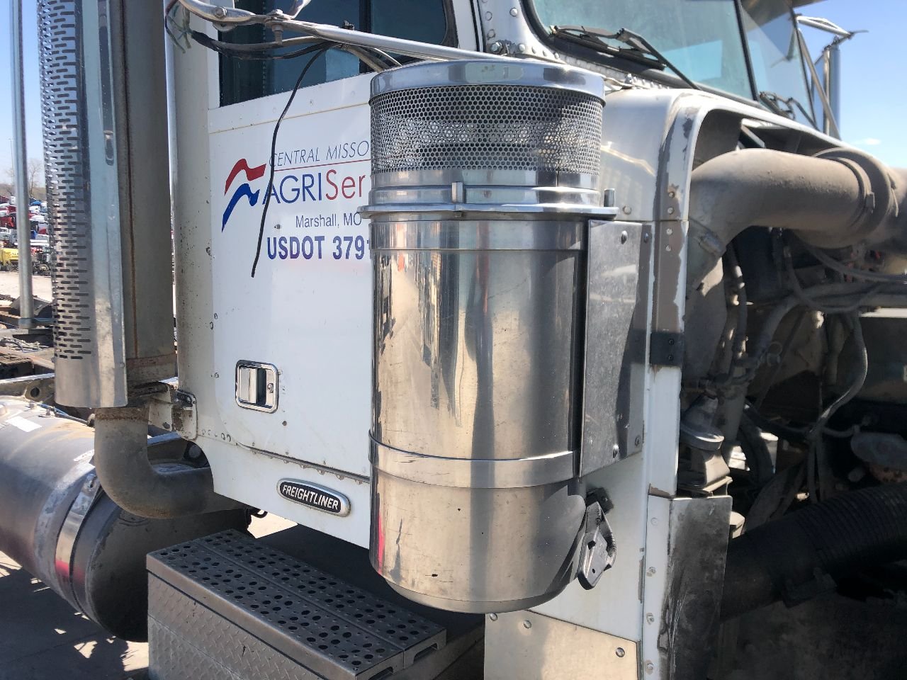 Freightliner CLASSIC XL Air Cleaner for Sale