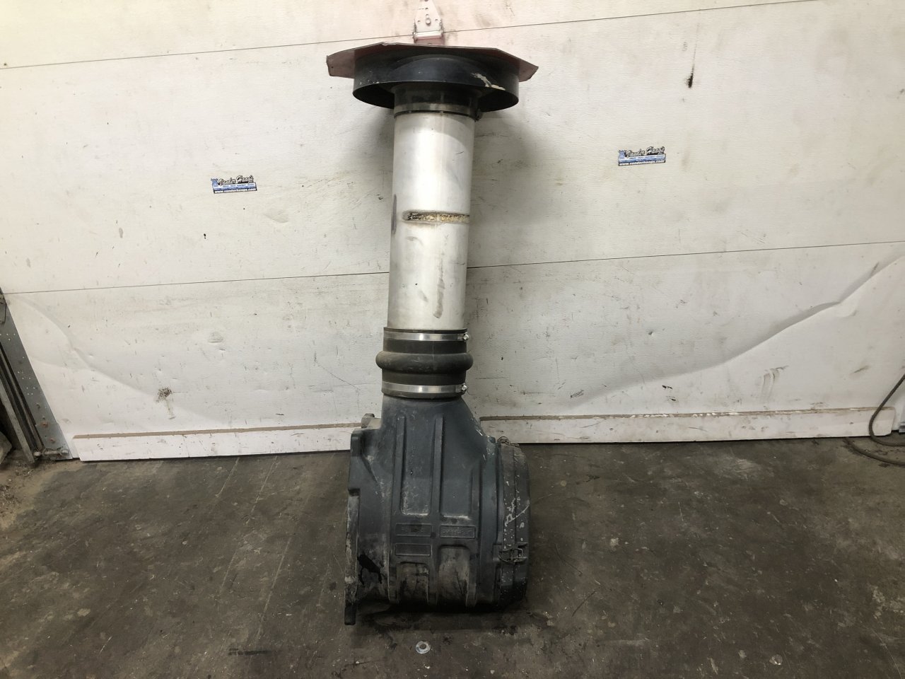 P544901 | Freightliner CONDOR Air Cleaner for Sale