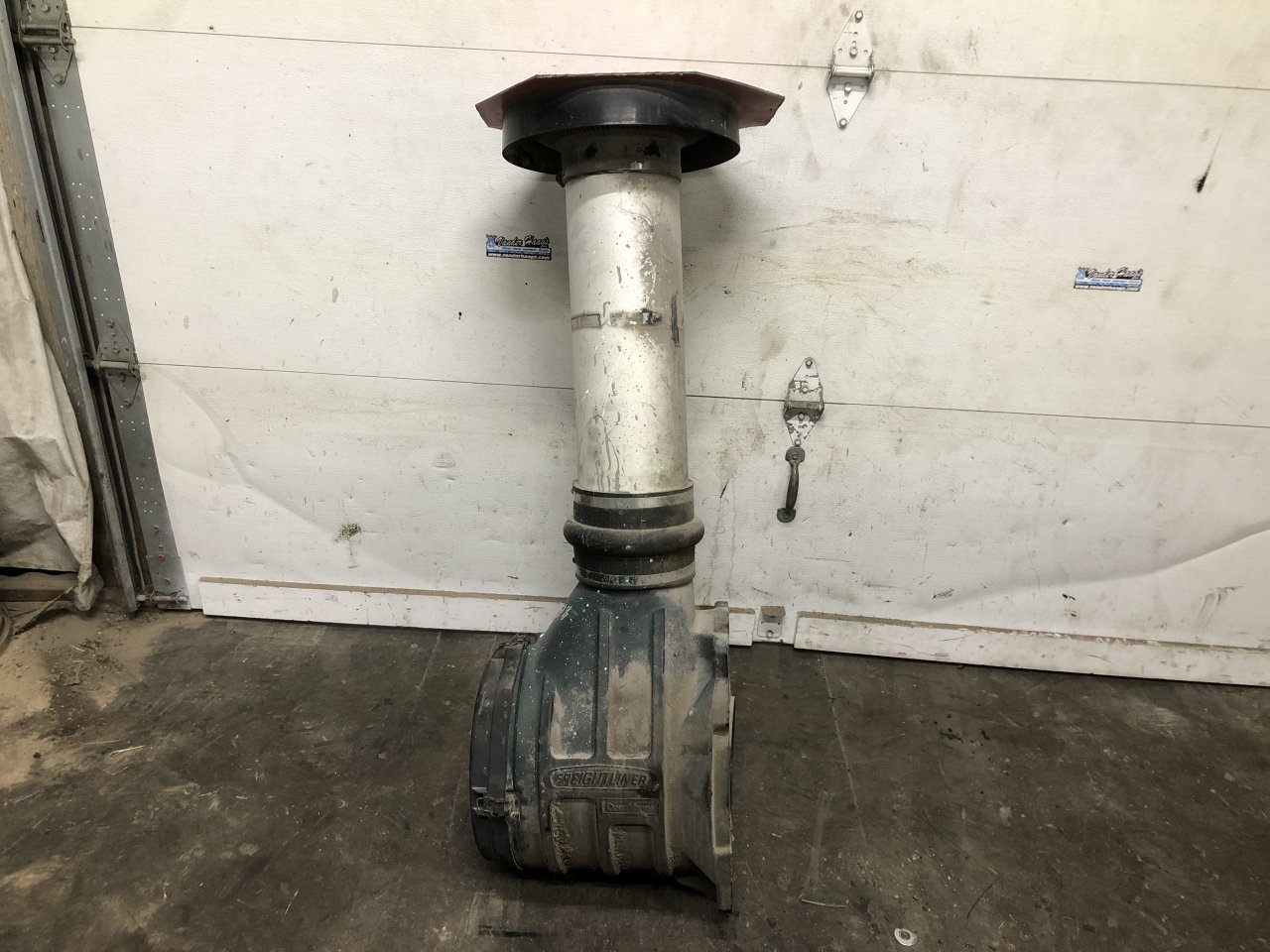 P544901 | Freightliner CONDOR Air Cleaner for Sale