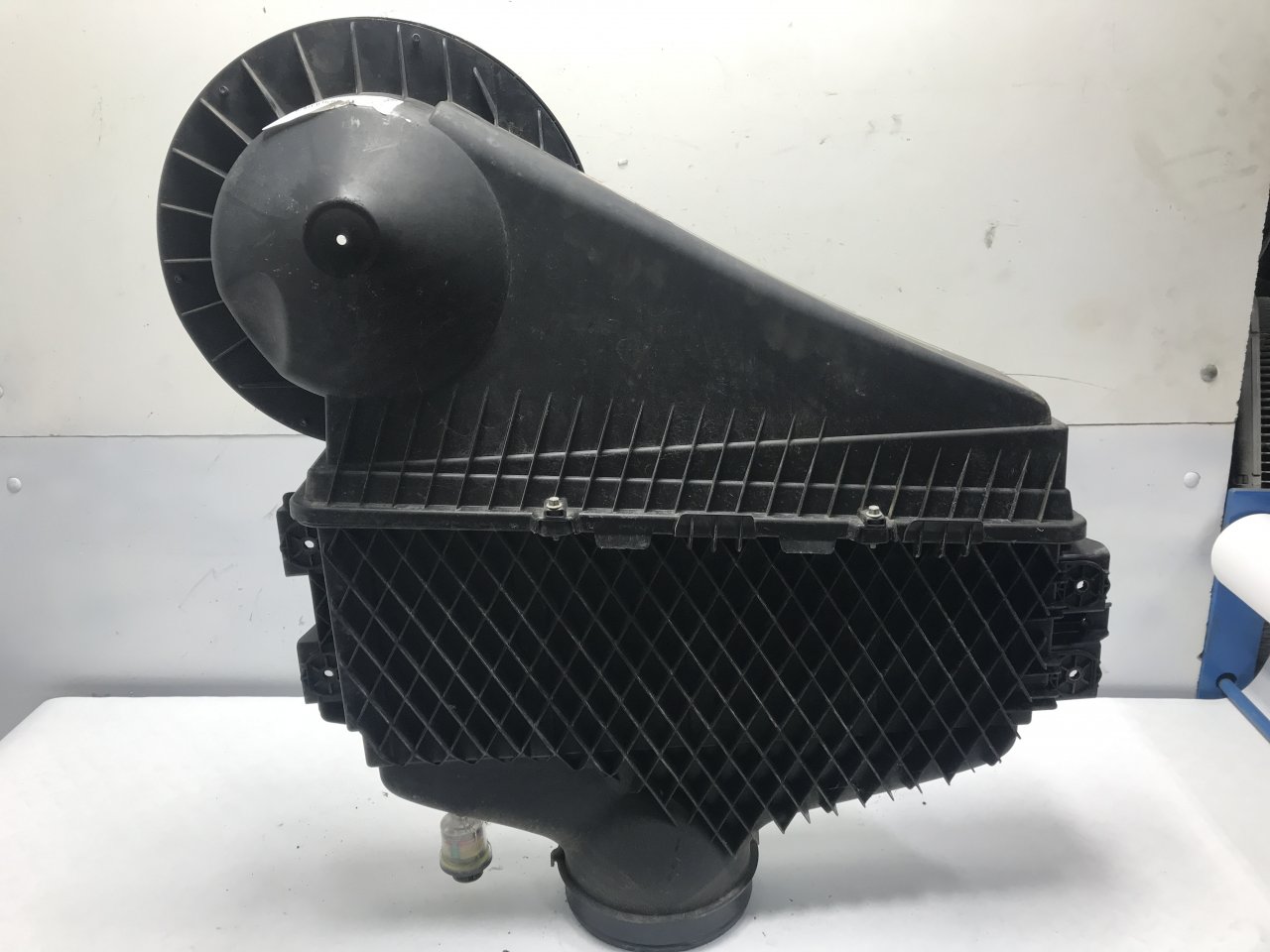 4063328C93 | International LT Air Cleaner for Sale