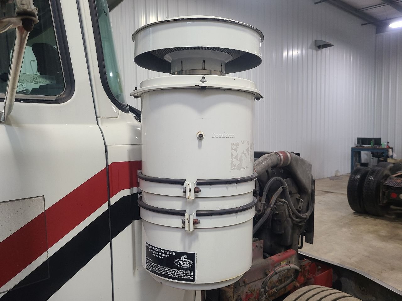 2MD4140 | Mack RD600 Air Cleaner for Sale