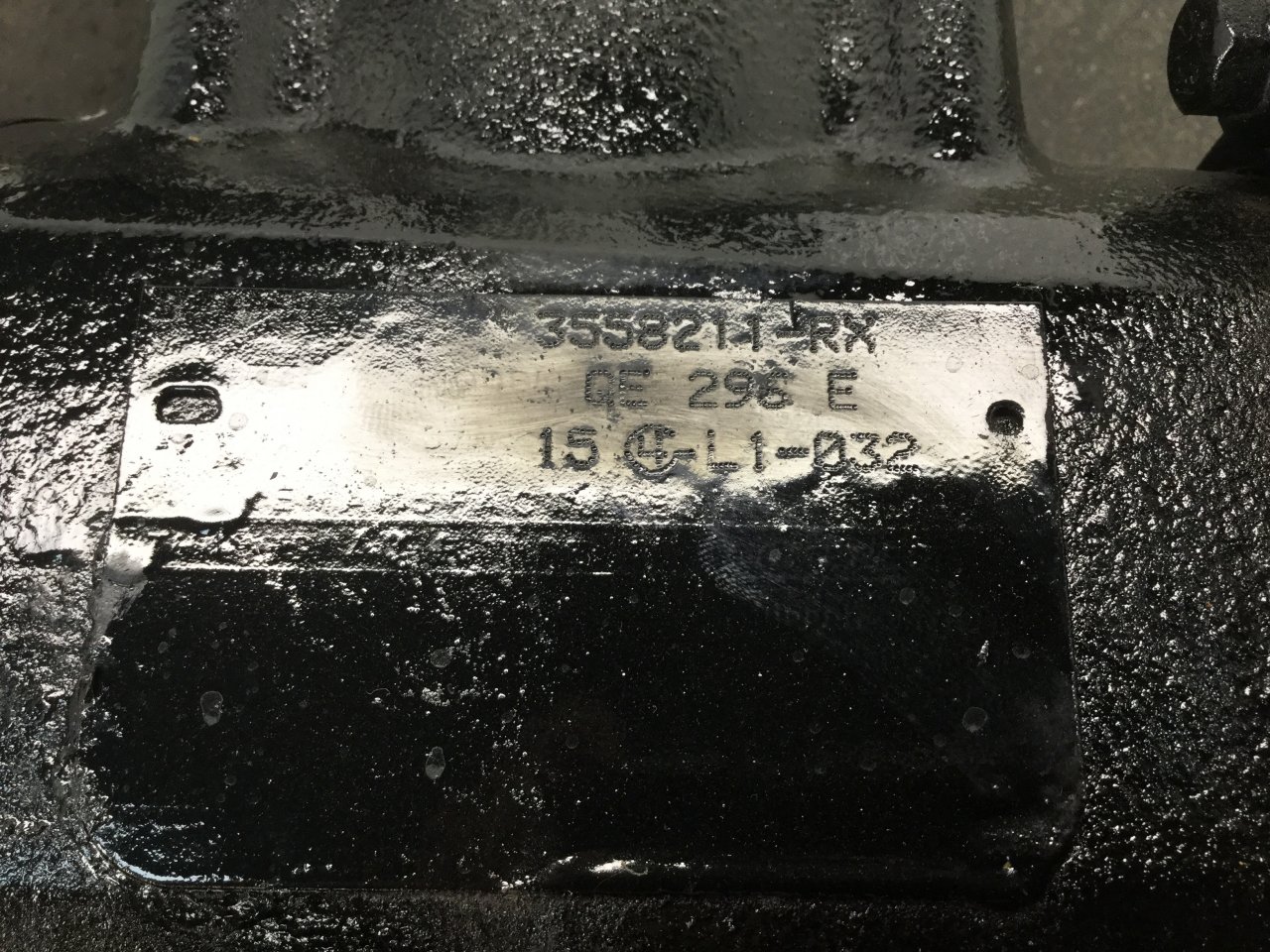 3558211 | Cummins B5.9 Engine Air Compressor for Sale