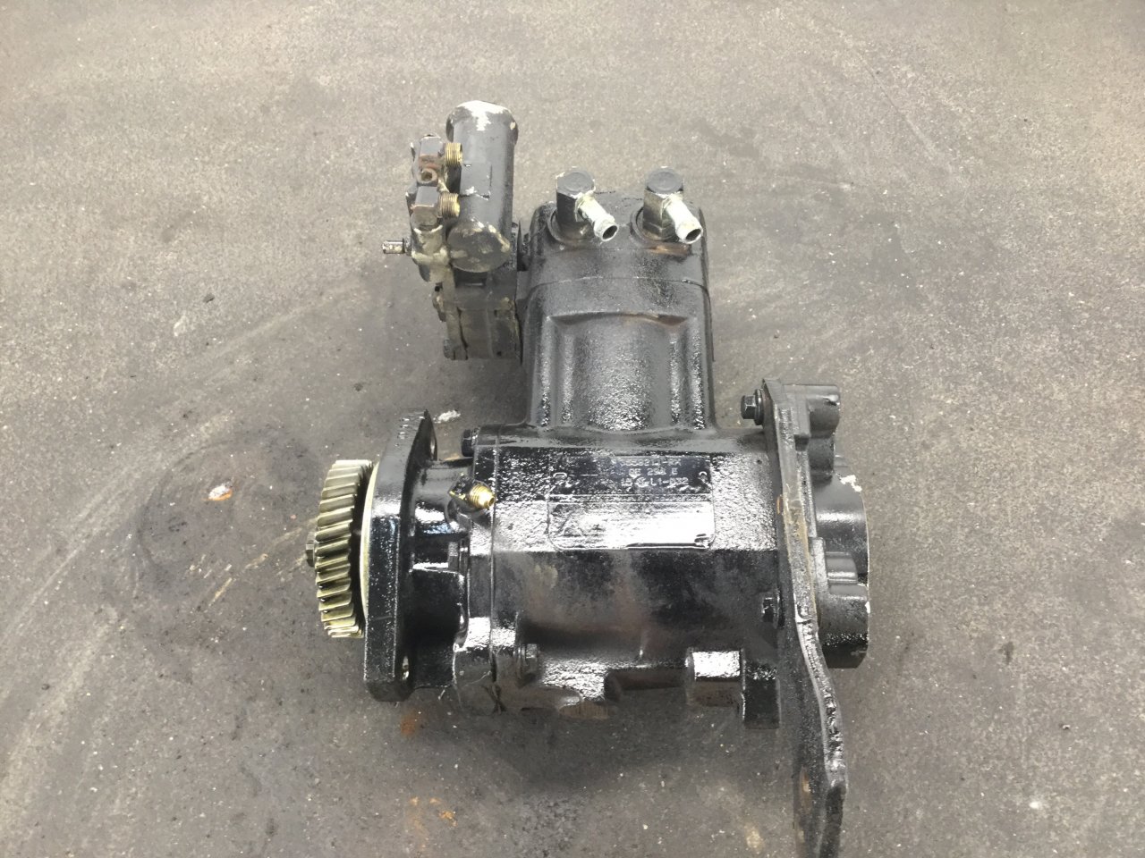 3558211 | Cummins B5.9 Engine Air Compressor for Sale