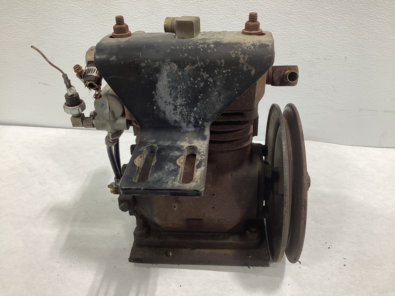 570287-C94 | International DT466C Engine Air Compressor for Sale