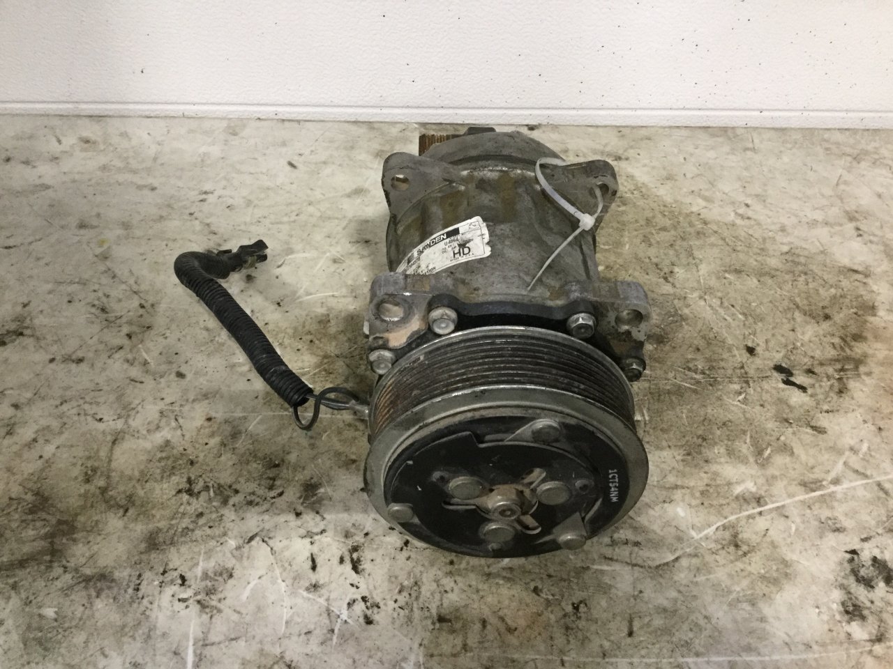 U4864 | Peterbilt 330 Air Conditioner Compressor for Sale