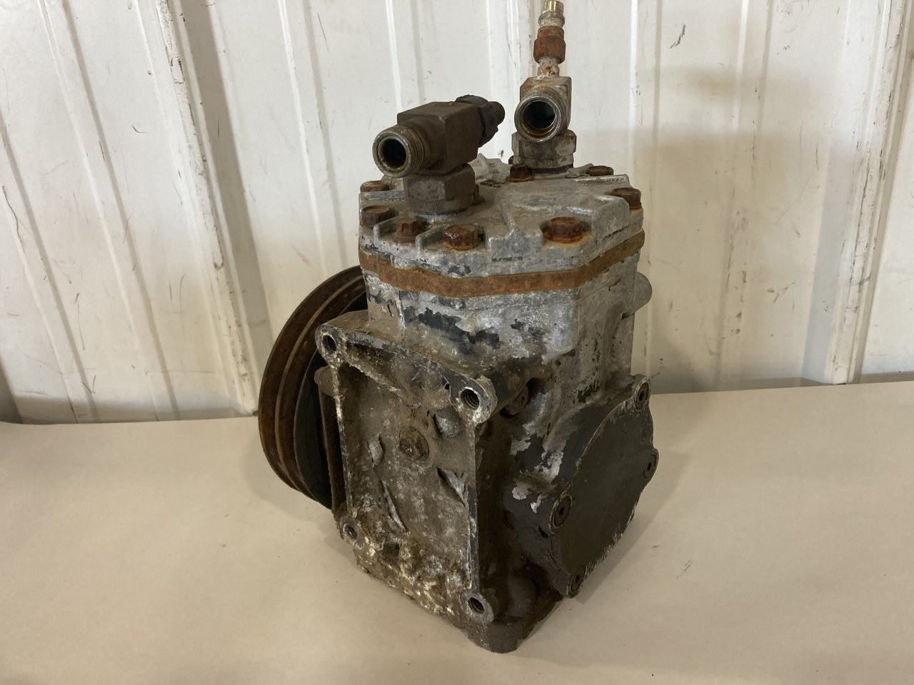Peterbilt 359 Air Conditioner Compressor for Sale