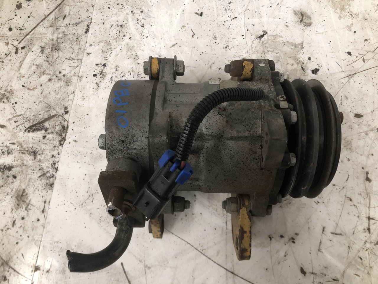 1CC4696 | Peterbilt 379 Air Conditioner Compressor for Sale