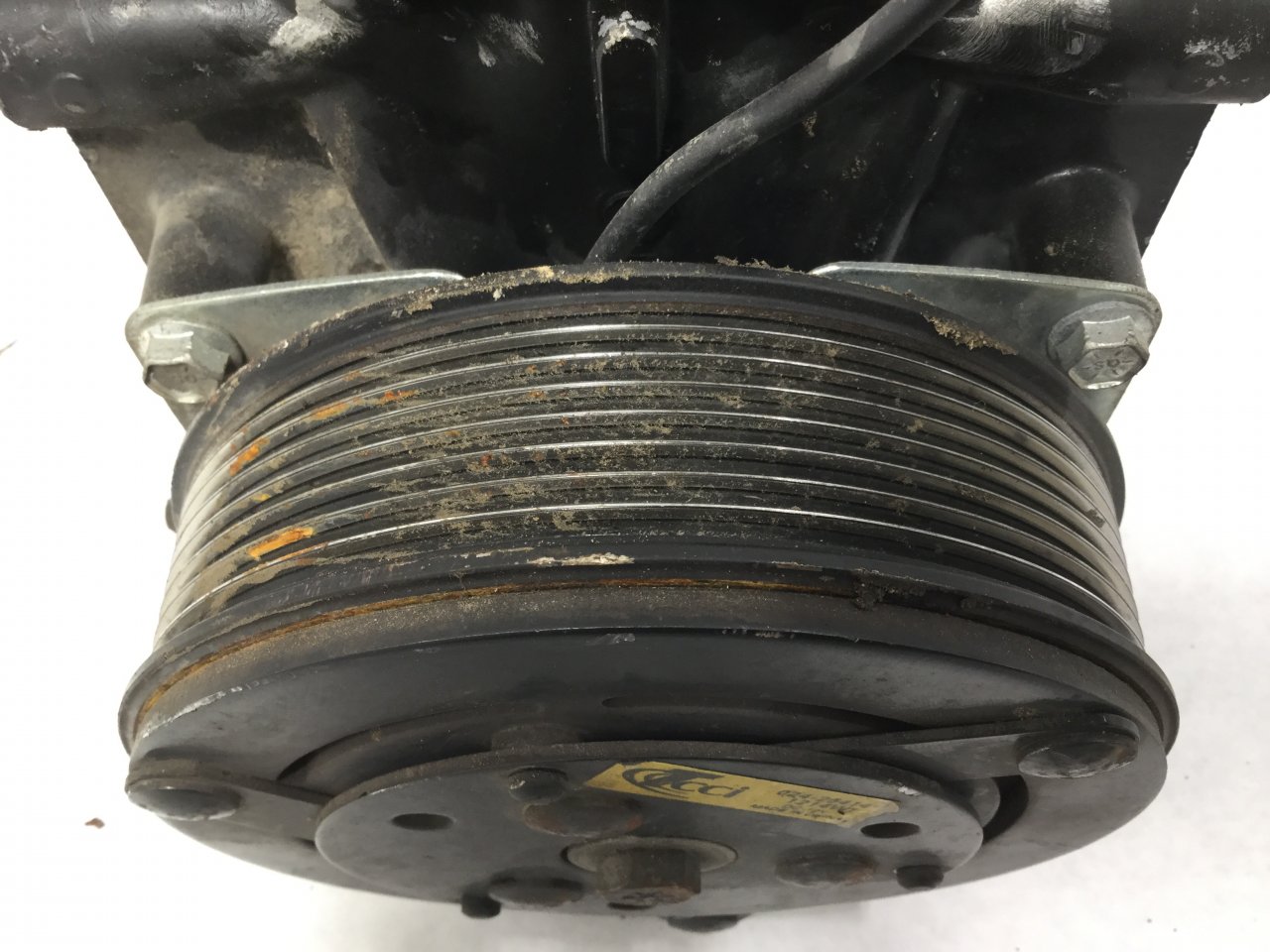 ET210L-254080 | International 4700 Air Conditioner Compressor for Sale