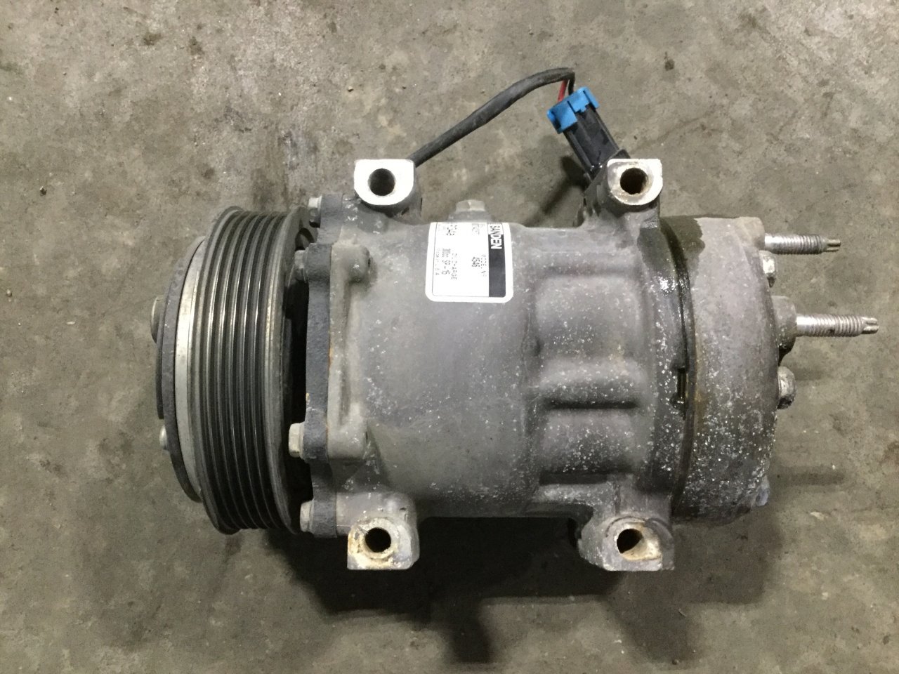 International 9200 Air Conditioner Compressor for Sale