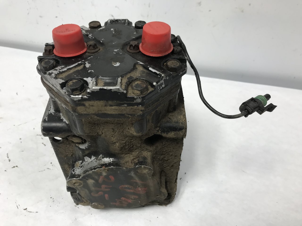 ET210L-25150 | Freightliner C120 CENTURY Air Conditioner Compressor for Sal
