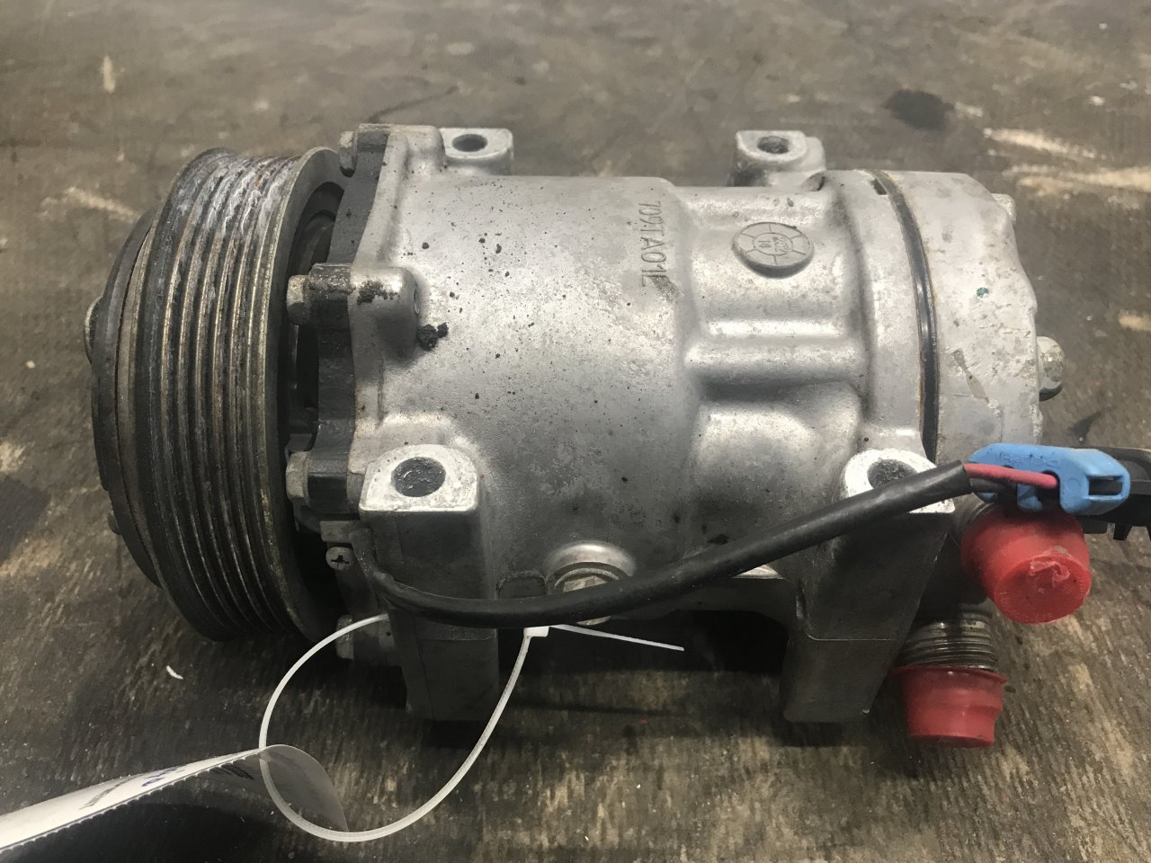 U4883 | Mack CX VISION Air Conditioner Compressor for Sale