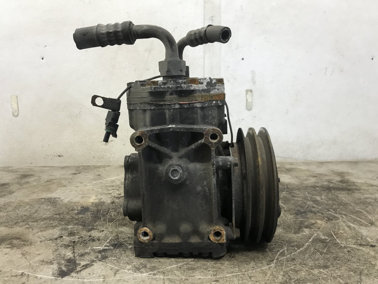 Freightliner FLD120 Air Conditioner Compressor for Sale
