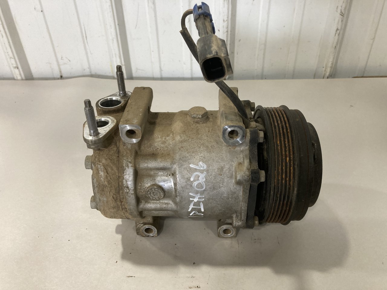 3627952C4 | International HX620 Air Conditioner Compressor for Sale