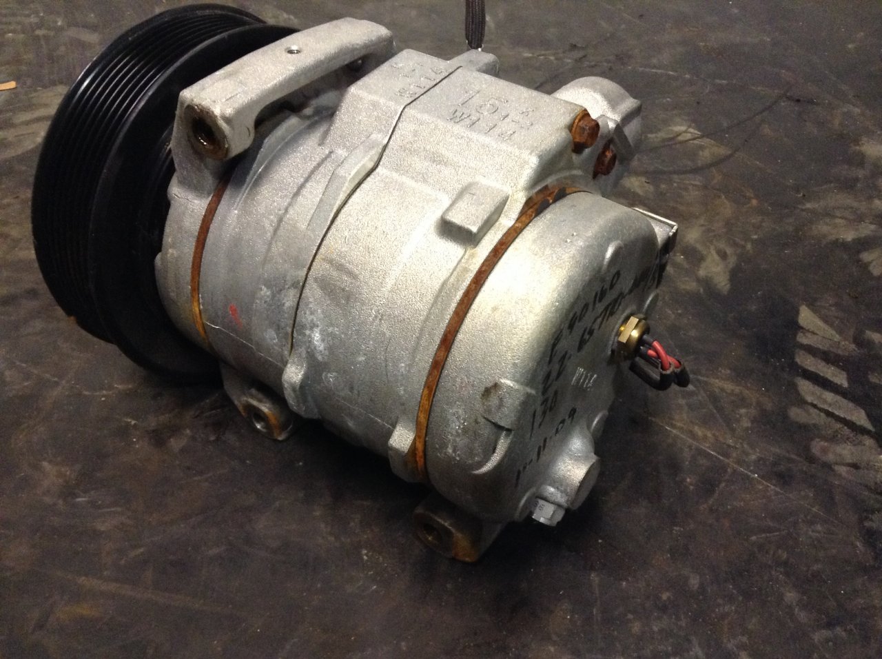 2265770000 | Freightliner M2 112 Air Conditioner Compressor for Sale