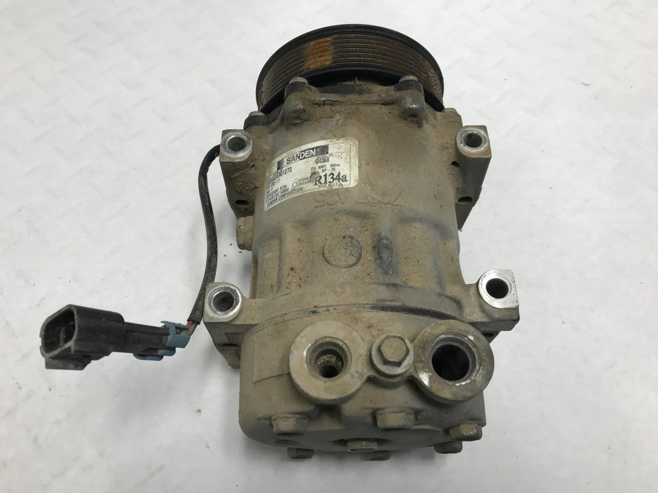 F69-6003-111 | Kenworth T800 Air Conditioner Compressor for Sale