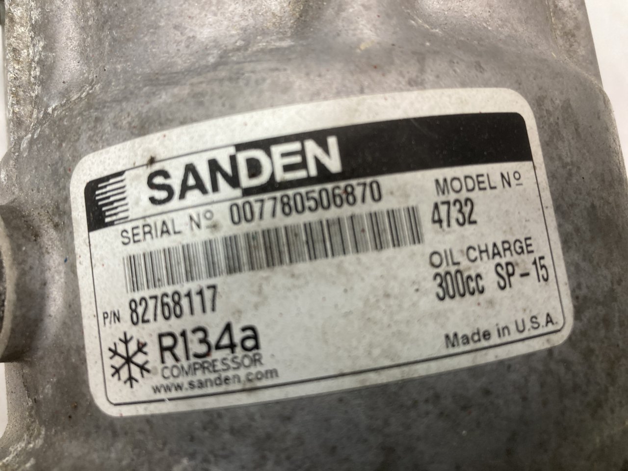 82768117 | Volvo VNL Air Conditioner Compressor for Sale