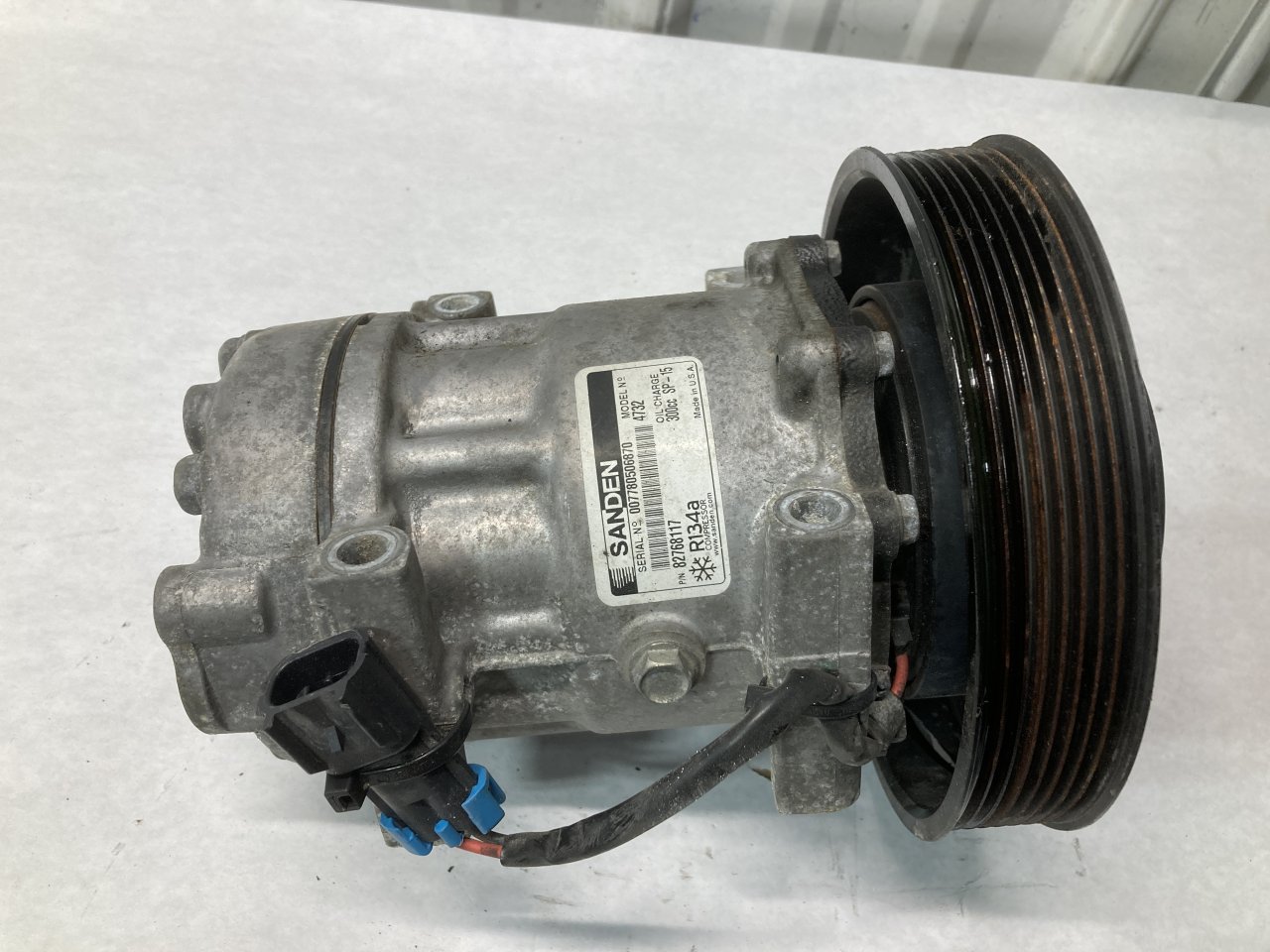 82768117 | Volvo VNL Air Conditioner Compressor for Sale