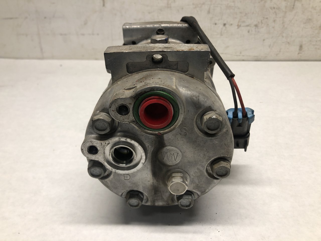 85147412 | Volvo VNL Air Conditioner Compressor for Sale