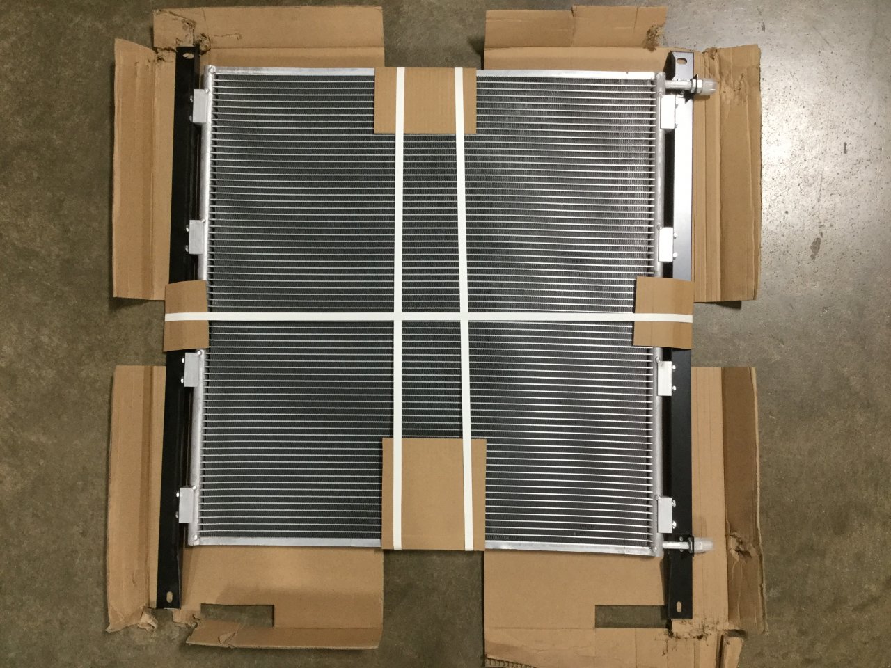 01-070000 | Peterbilt 379 Air Conditioner Condenser for Sale