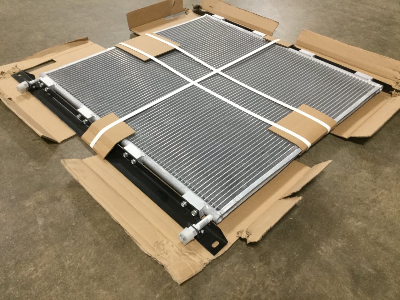 01-070000 | Peterbilt 379 Air Conditioner Condenser for Sale