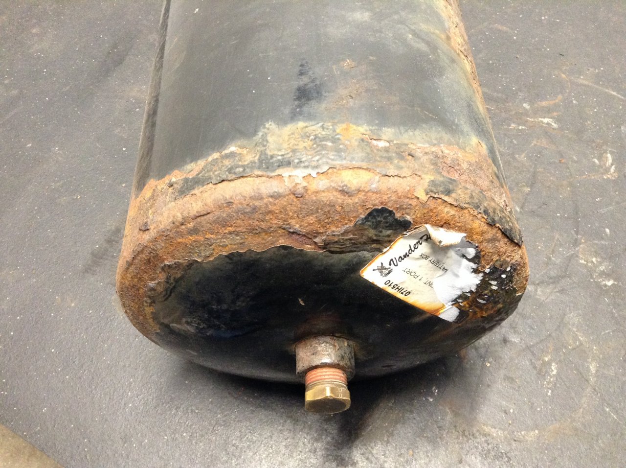 3553374C92 | International 4400 Air Tank for Sale