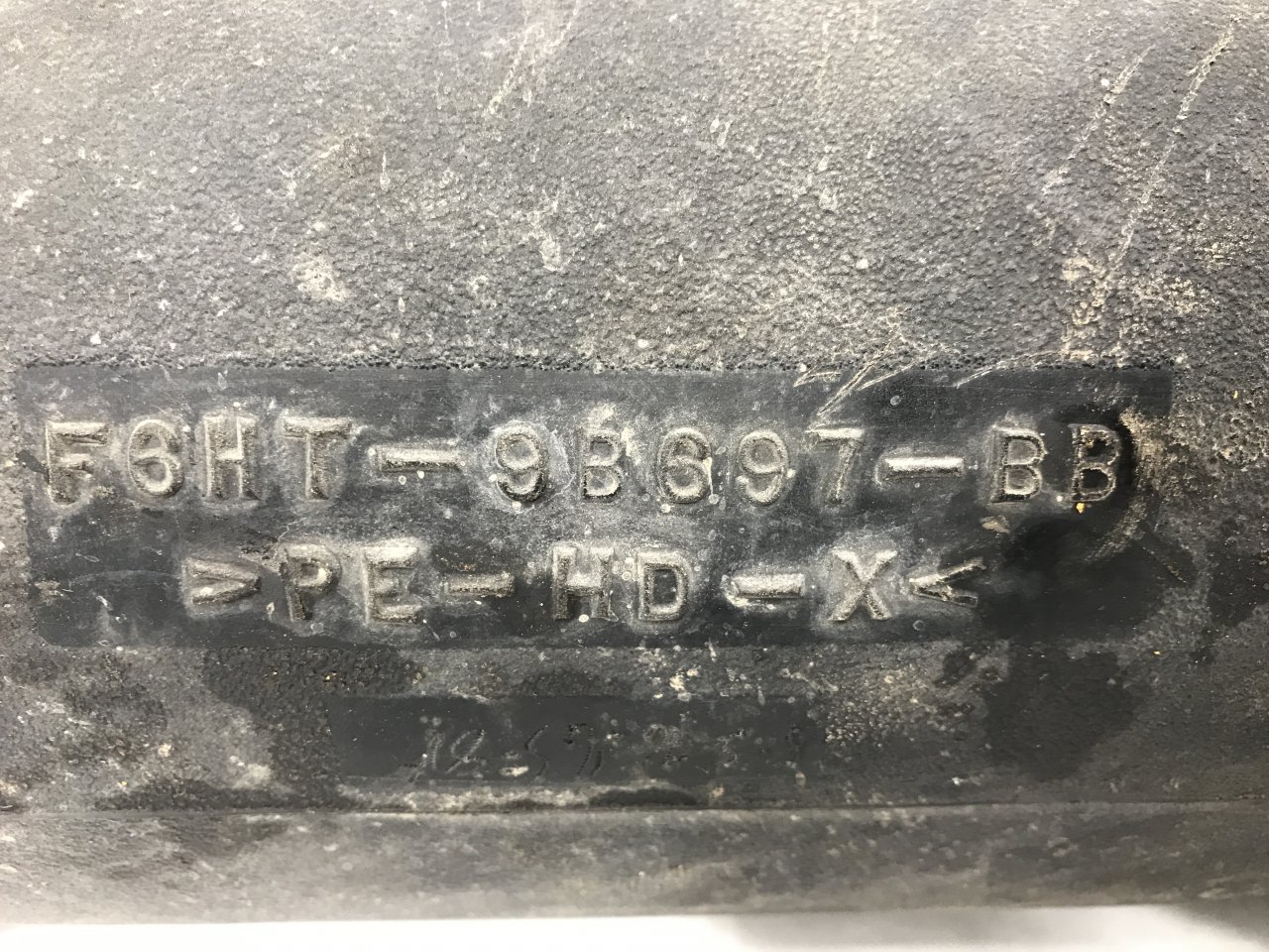 F6HT-9B697-BB | Ford L8513 Air Transfer Tube for Sale