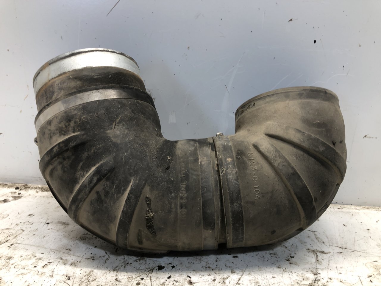 K123-C-104 | Kenworth T600 Air Transfer Tube for Sale