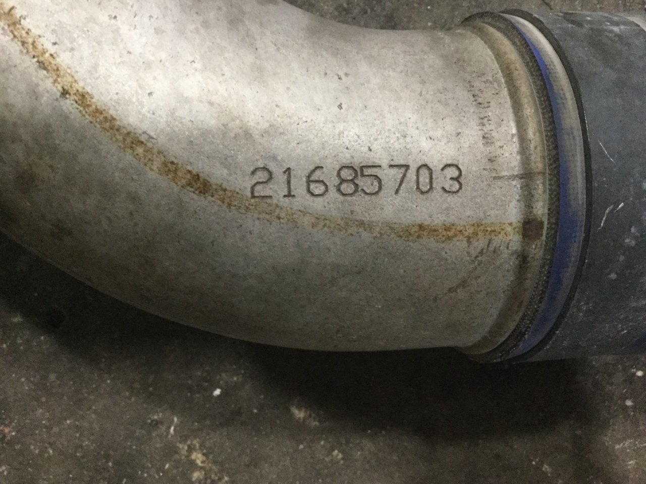 21685703 | Peterbilt 337 Air Transfer Tube for Sale
