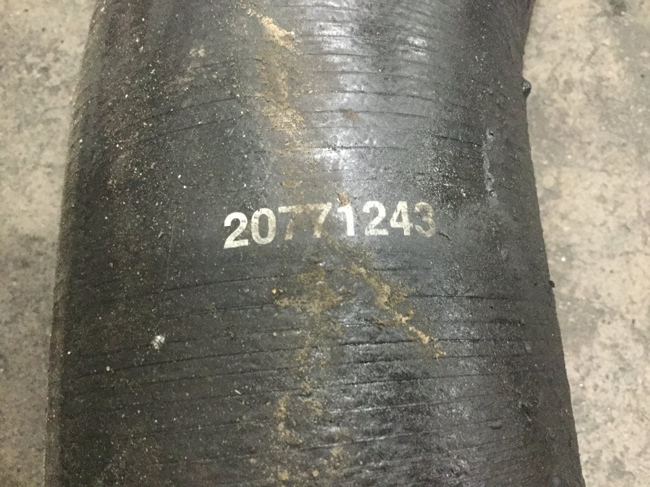 20771243 | Volvo VNL Air Transfer Tube for Sale